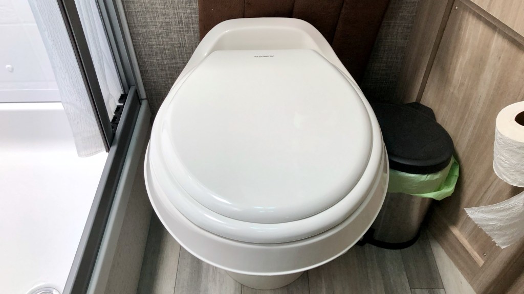 Micro Minnie FLX: Clogged Toilet - Paddle & Trails